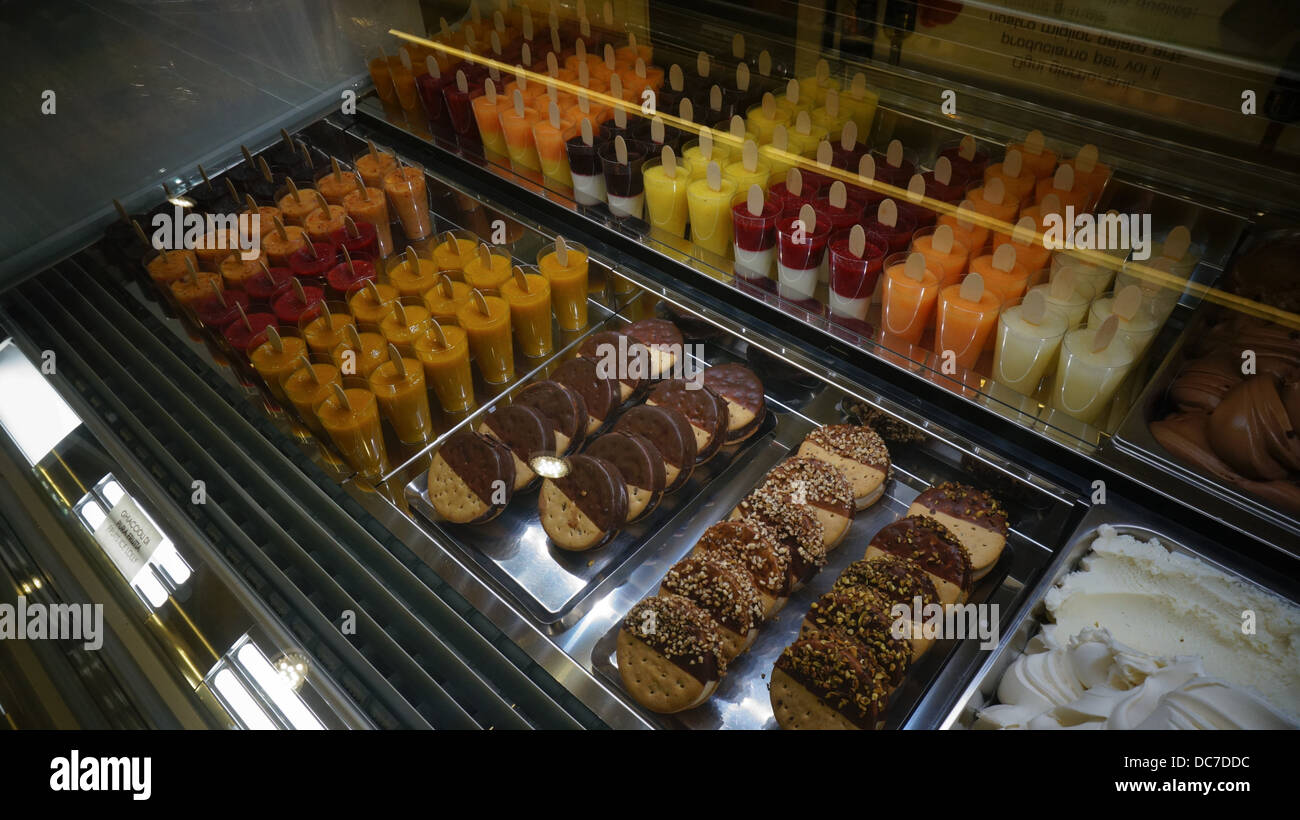 Italian style ice cream hi-res stock photography and images - Alamy