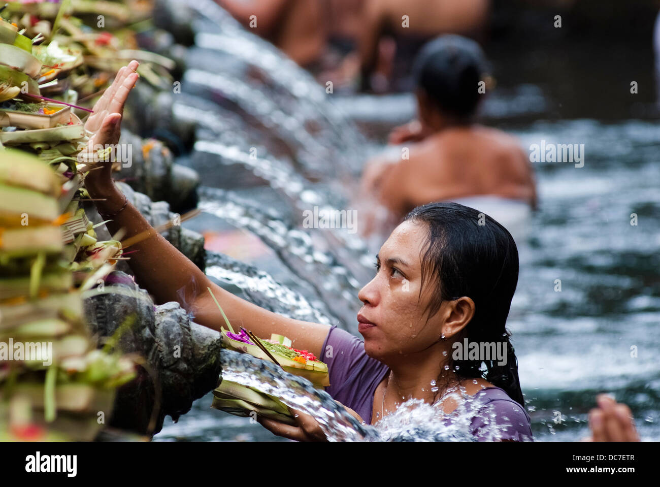 Worshippers pray hindu temple hi-res stock photography and images - Alamy