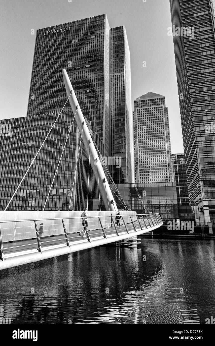 Footbridge Across South Dock Stock Photo - Alamy