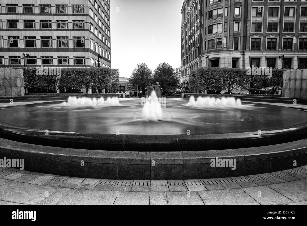 Cabot square canary wharf Black and White Stock Photos & Images - Alamy
