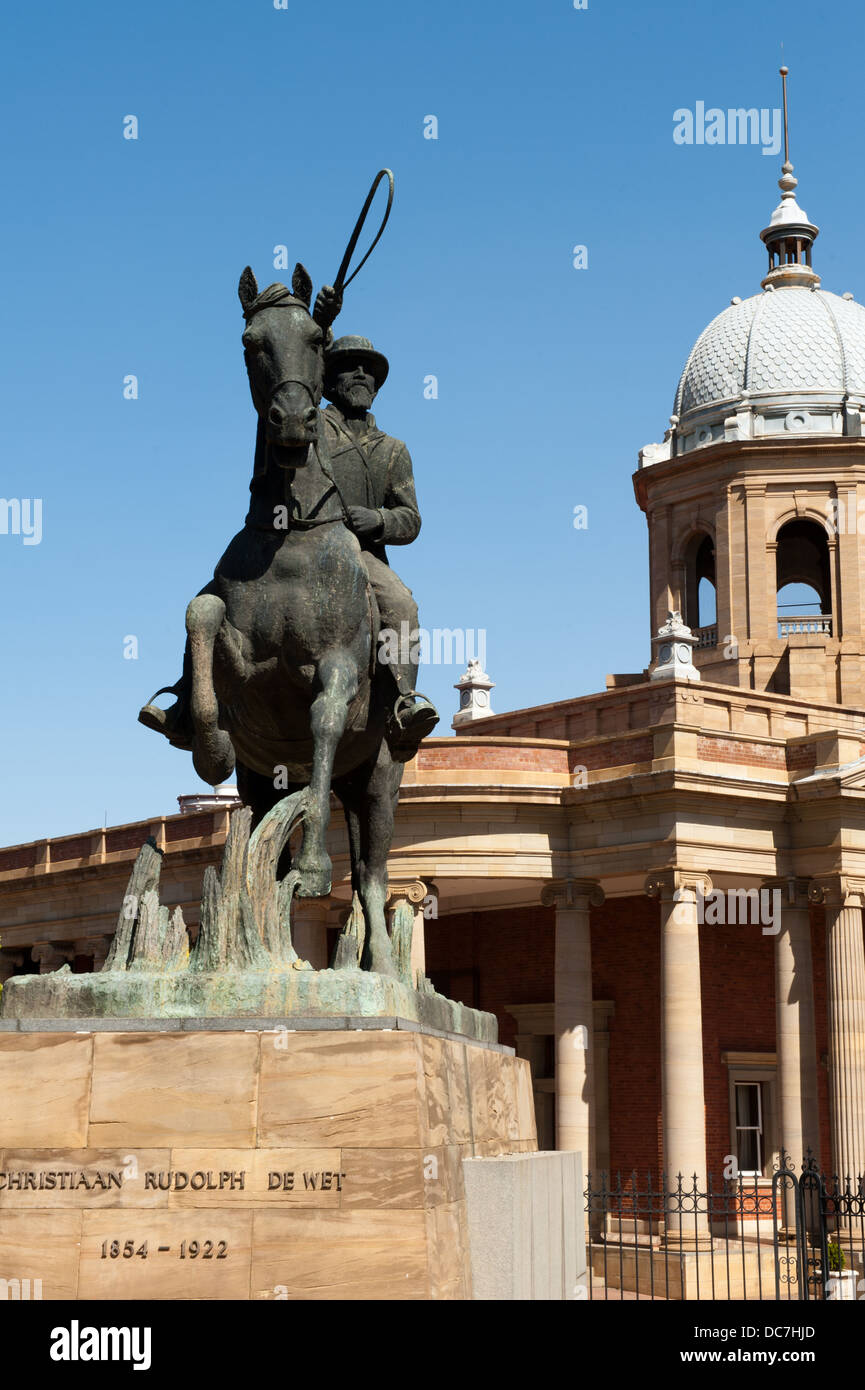 Statue of Christiaan de Wet by Coert Steynberg at the Fourth Raadsaal ...