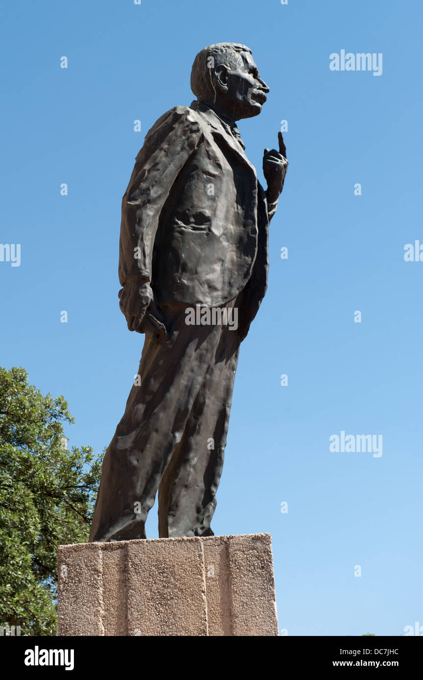Hertzog statue hi-res stock photography and images - Alamy