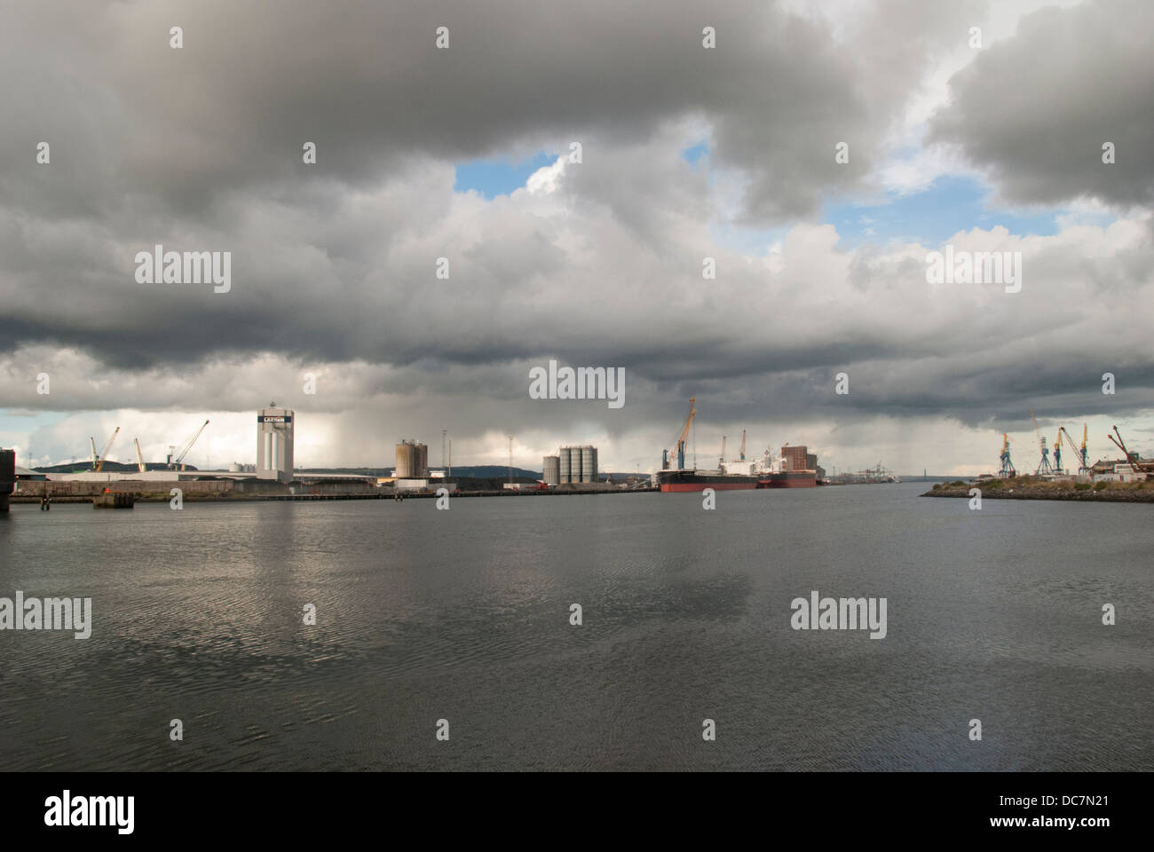 Belfast docks hi-res stock photography and images - Alamy