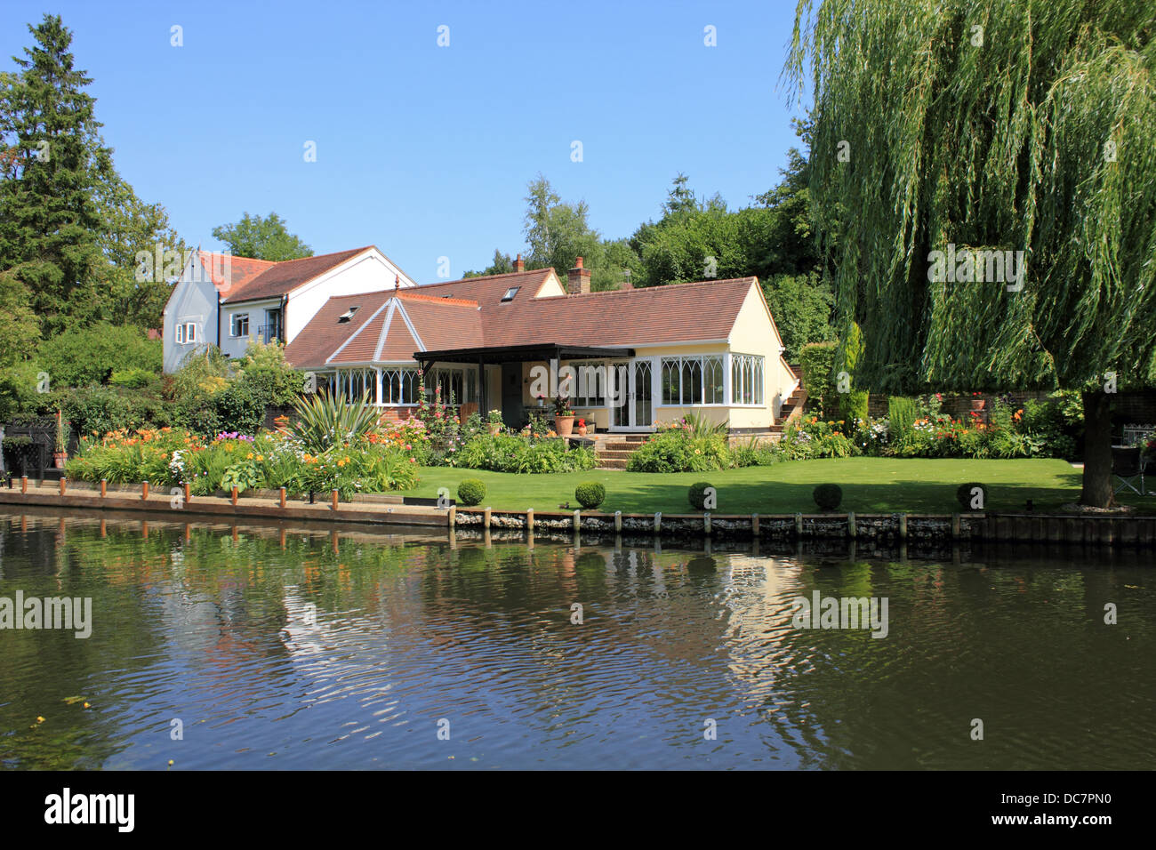 The Grand Union Canal at near Maple Cross, North West London, England ...