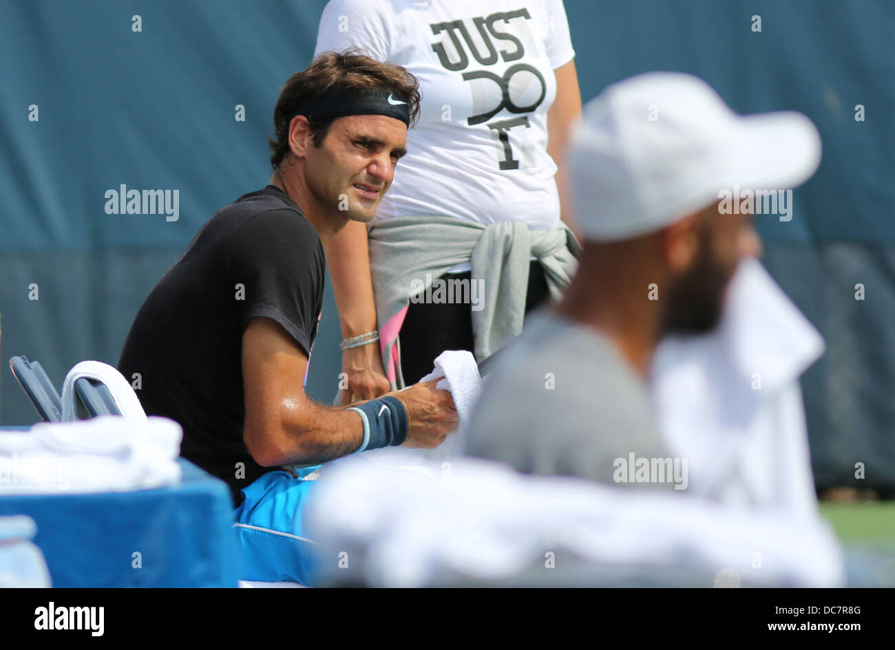 Cincinnati, Ohio, USA. 11th Aug, 2013. ROGER FEDERER OF Swizerland take ...