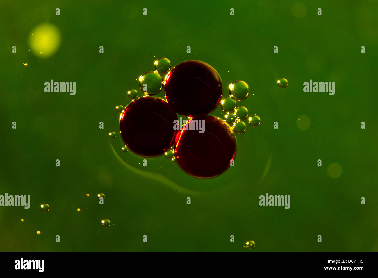 Abstract Background Using Food Coloring And Oil In A Glass Bowl With Water Stock Photo Alamy abstract-background-using-food-coloring-and-oil-in-a-glass-bowl-with-water-stock-photo-alamy