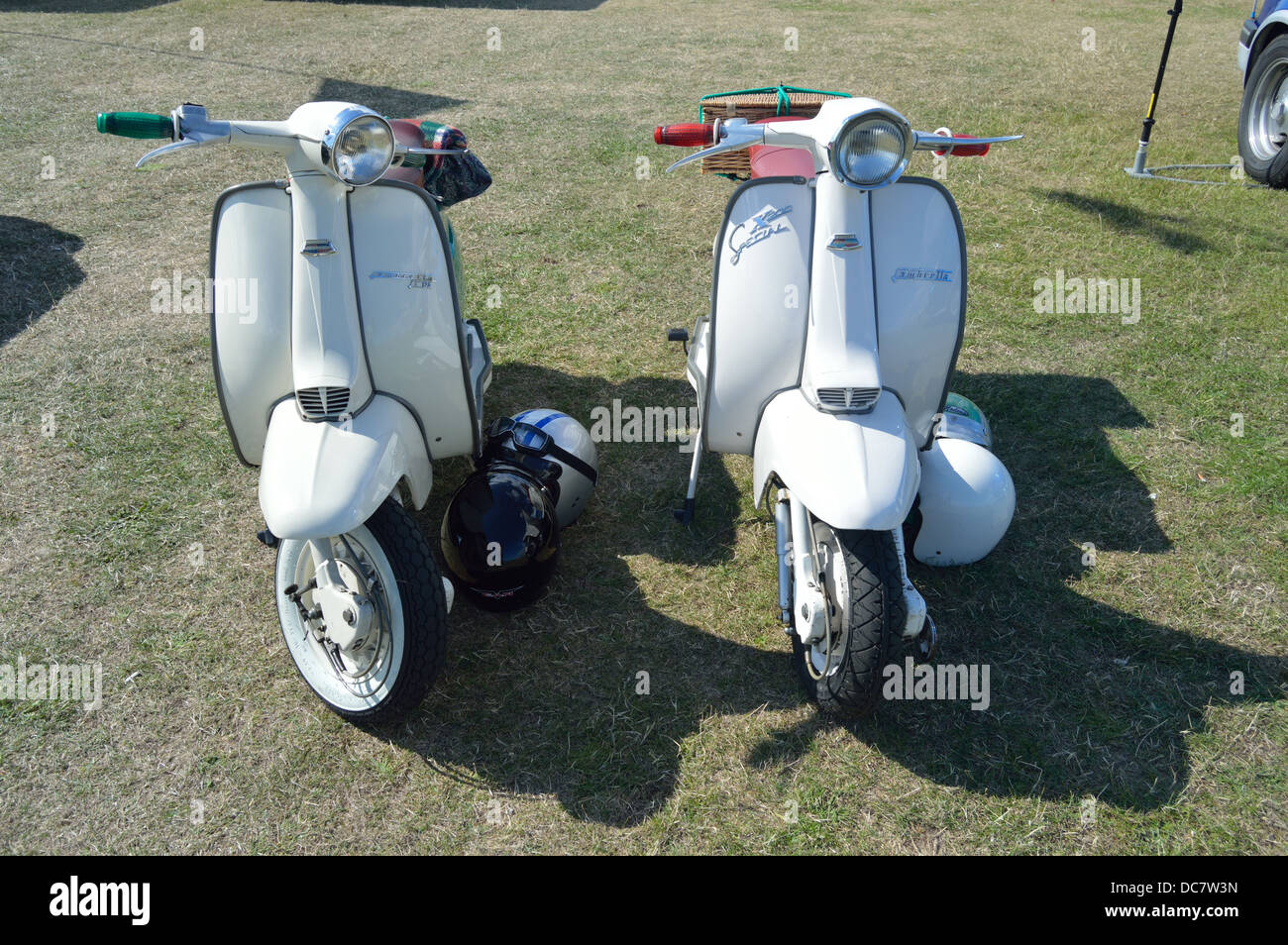 Vintage vespas hi-res stock photography and images - Alamy