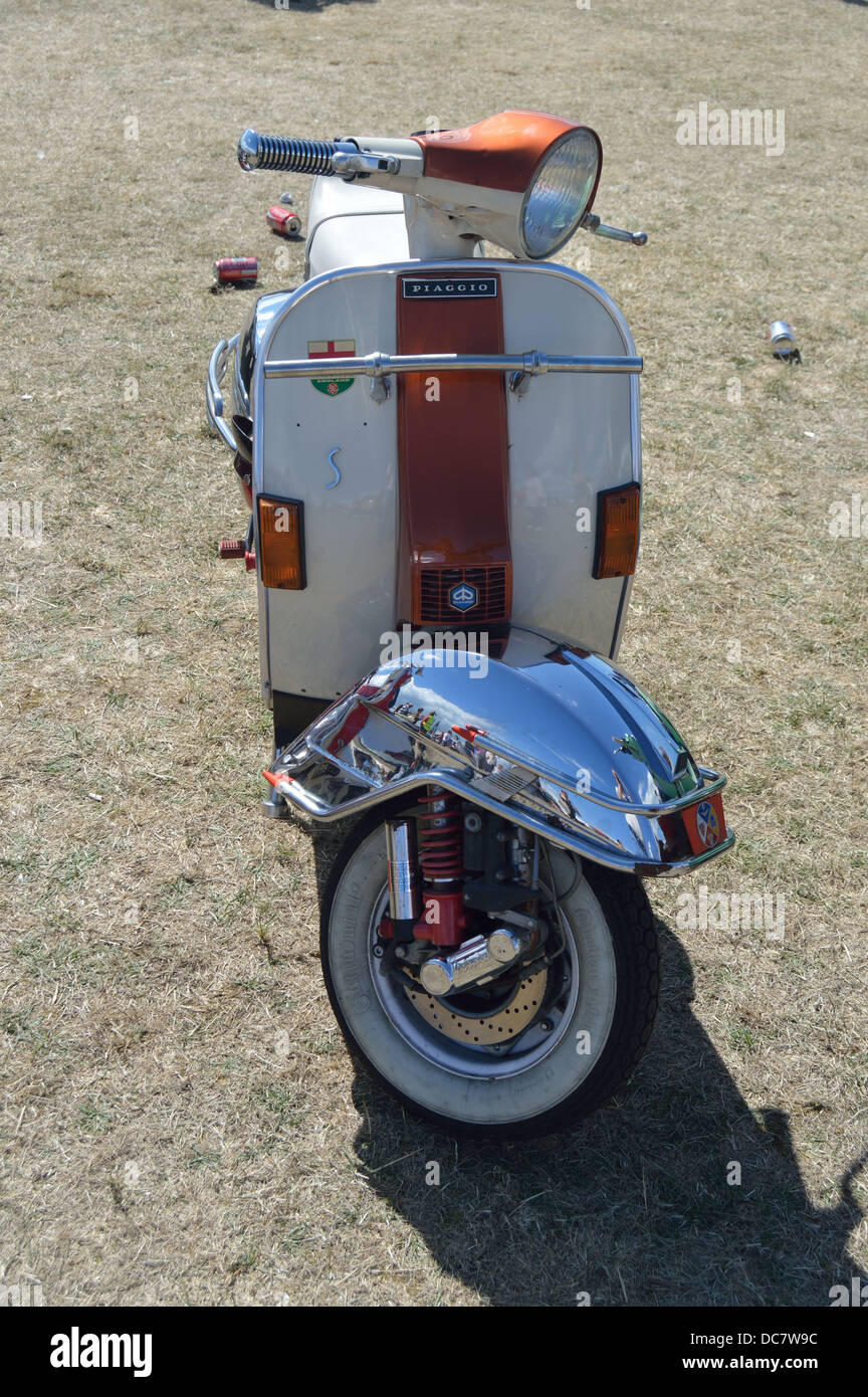Vespa moped hi-res stock photography and images - Alamy