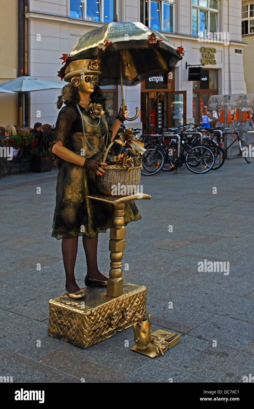 Human statues hi-res stock photography and images - Alamy