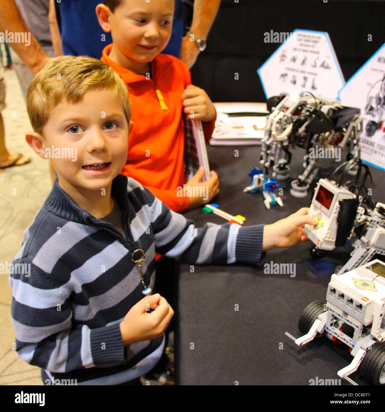 Lego mindstorms ev3 robot hi-res stock photography and images - Alamy