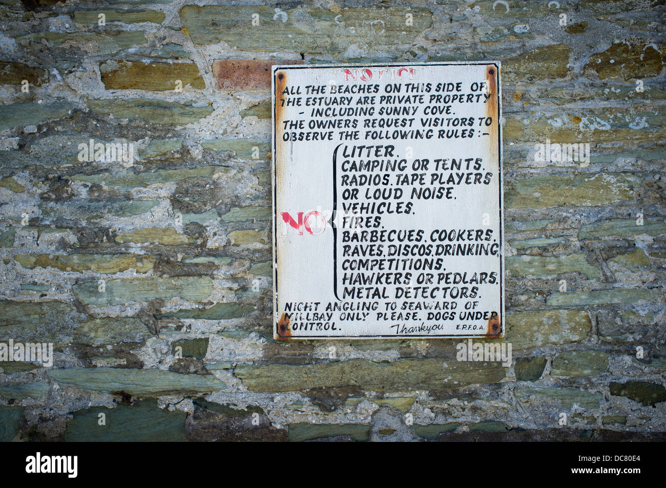 Litter warning sign hi-res stock photography and images - Alamy