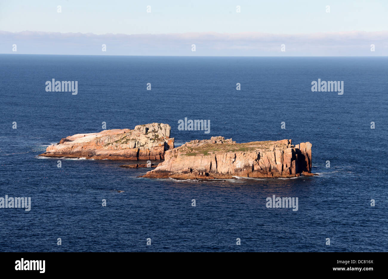 Australian uninhabited islands hi-res stock photography and images - Alamy