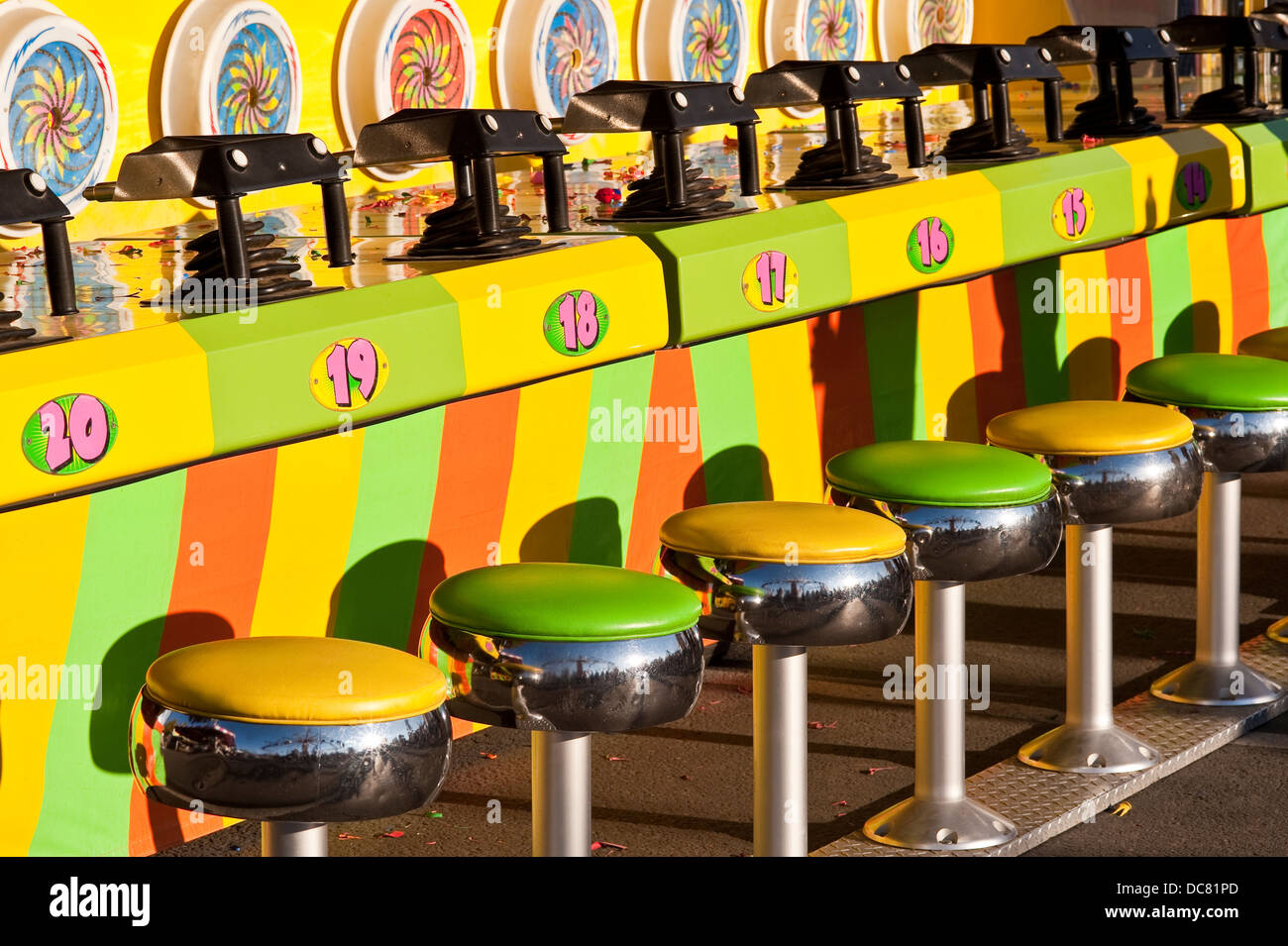 Evergreen State Fair midway game Stock Photo - Alamy