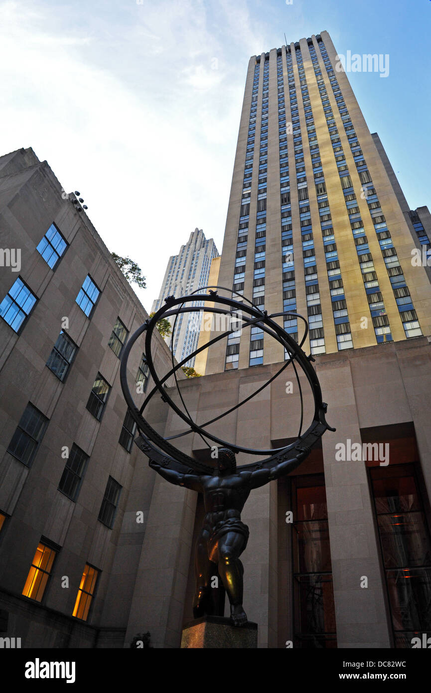 Atlas Statue Rockefeller Center High Resolution Stock Photography and ...