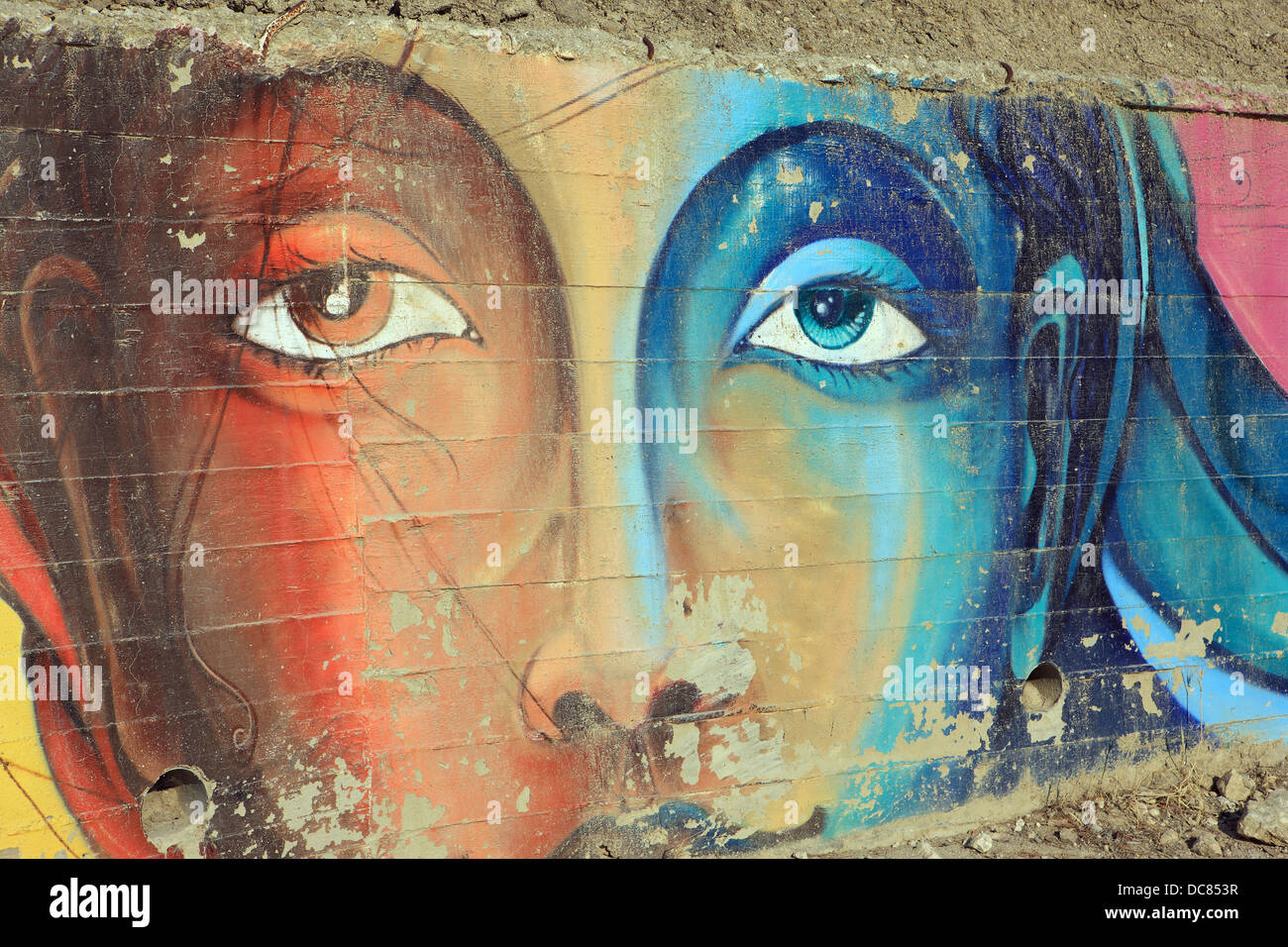 Crumbling wall hi-res stock photography and images - Alamy