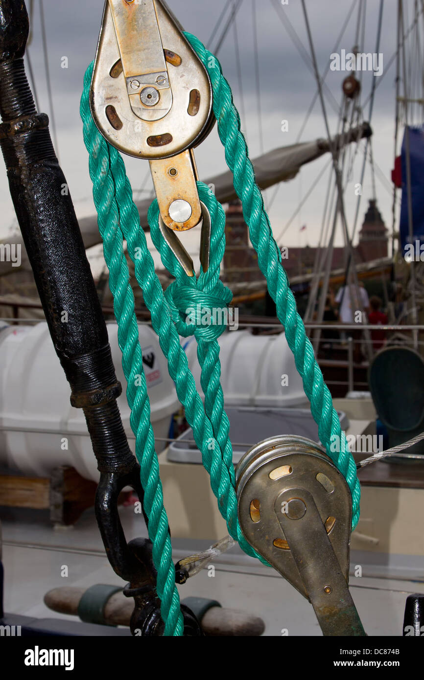Ship rope hi-res stock photography and images - Alamy