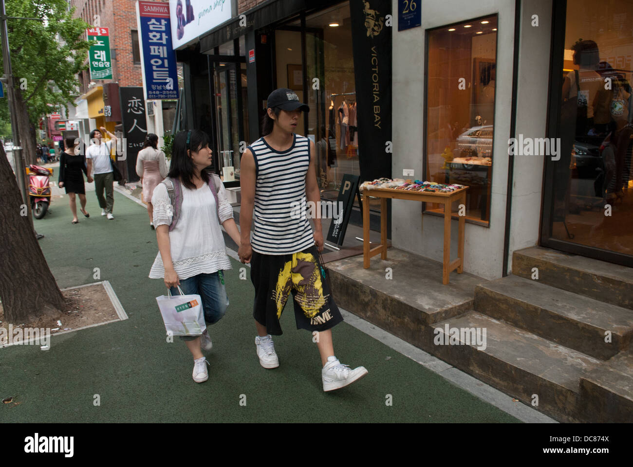 Trendy street in Sinsa-dong, Seoul, Korea Stock Photo - Alamy