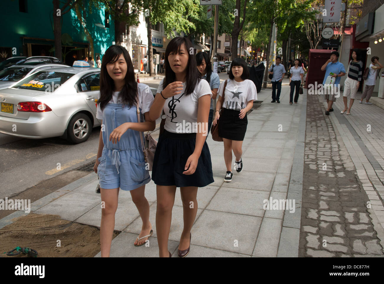 Young women in trendy Sinsa-dong, Seoul, South Korea Stock Photo - Alamy