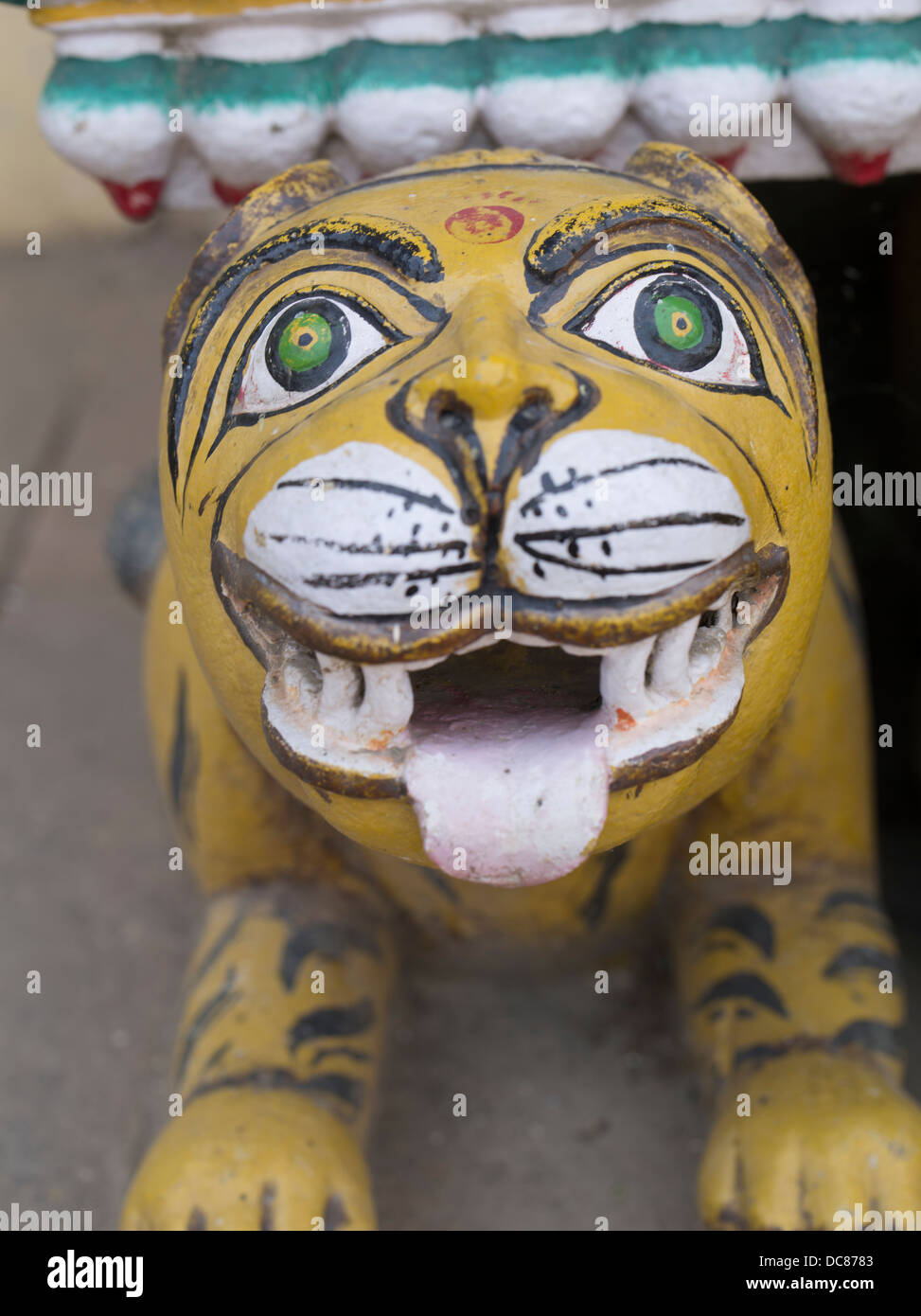 Tiger statue hi-res stock photography and images - Alamy