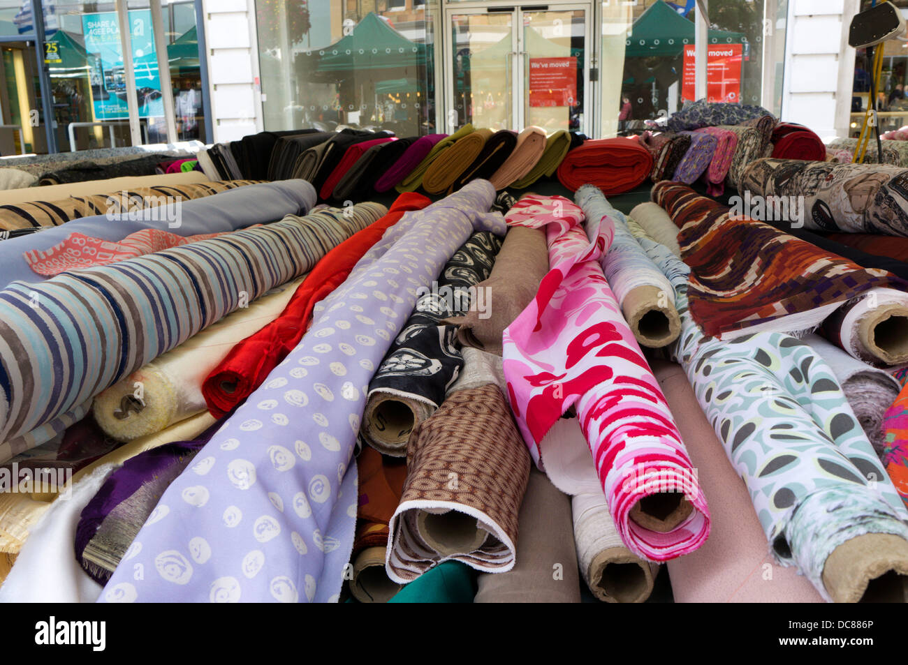 Cloth stall hi-res stock photography and images - Alamy