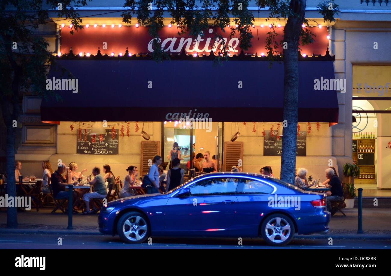 A blue BMW stands in front of the French restaurant Cantine on Andrassy ...