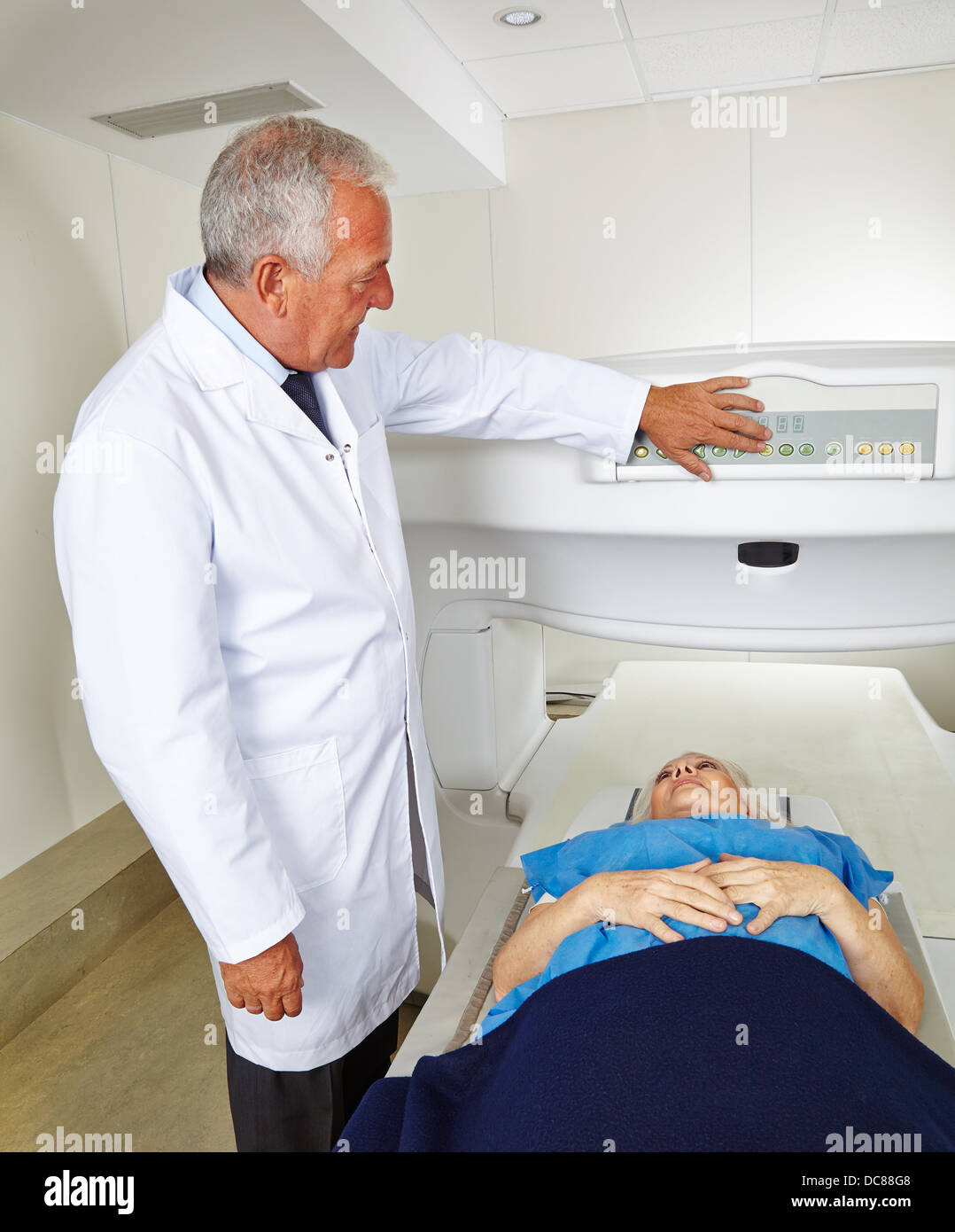 Radiology doctor patient mri hi-res stock photography and images - Alamy