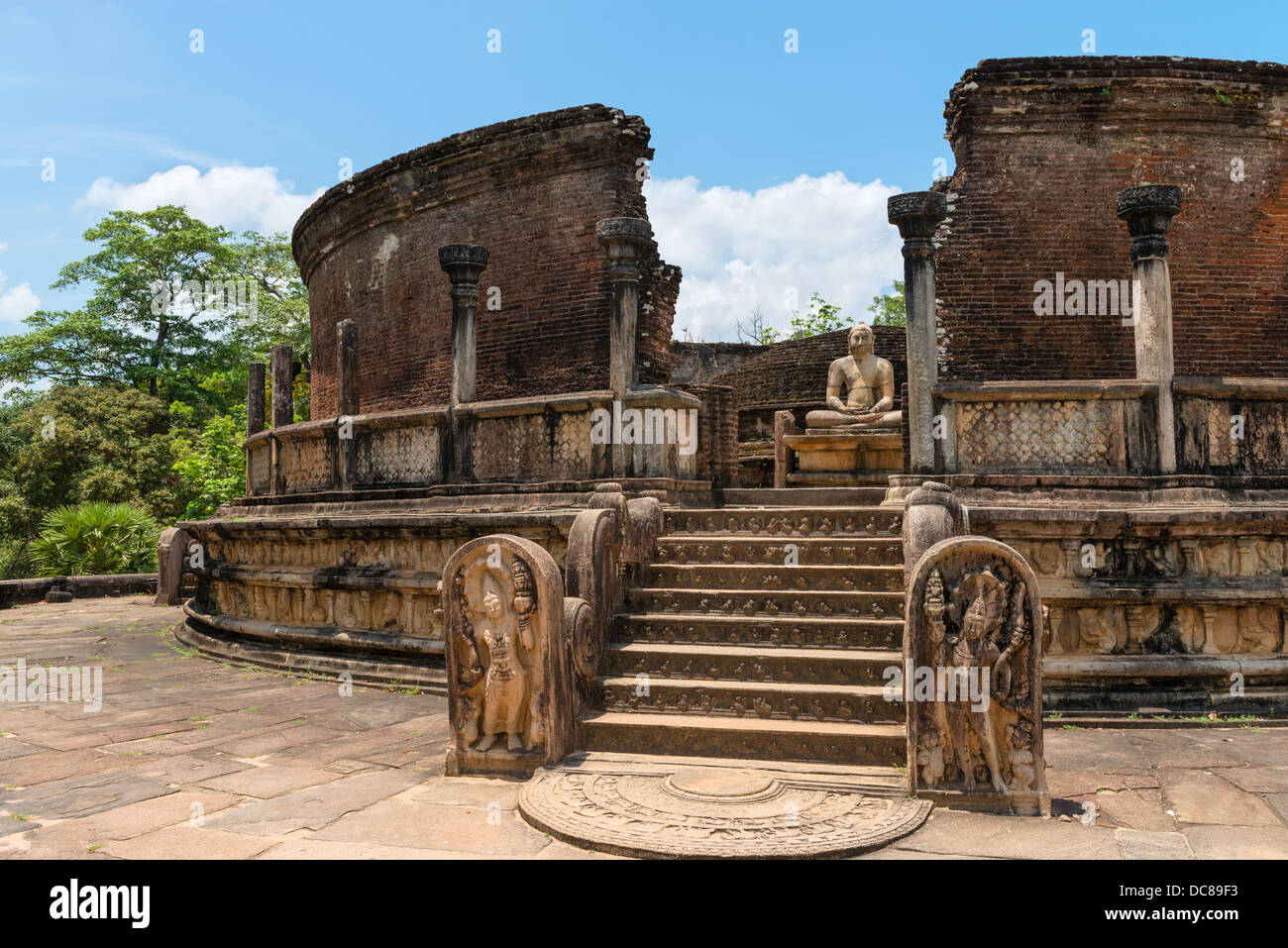 Buddhist structure hi-res stock photography and images - Alamy