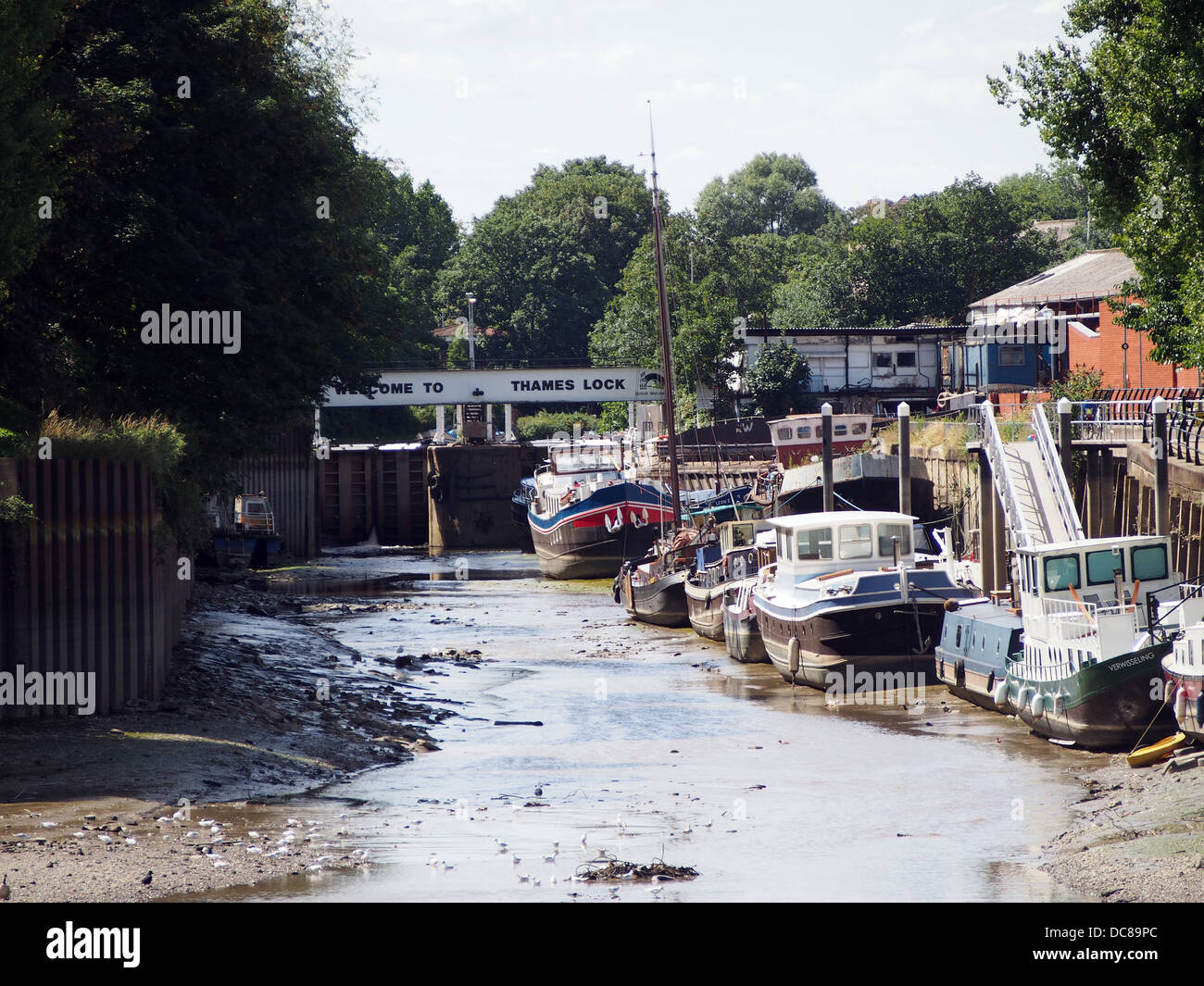 Barges at Thames Lock in Brentfors Stock Photo - Alamy