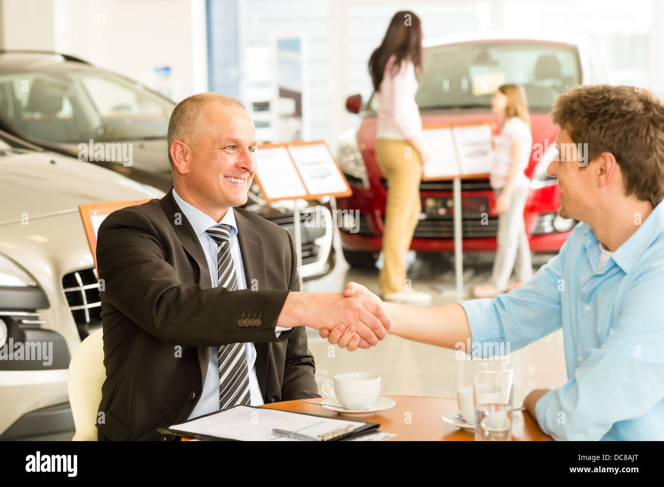 Caucasian customer and car salesman shaking hands Stock Photo - Alamy Caucasian customer and car salesman shaking hands Stock Photo - Alamy