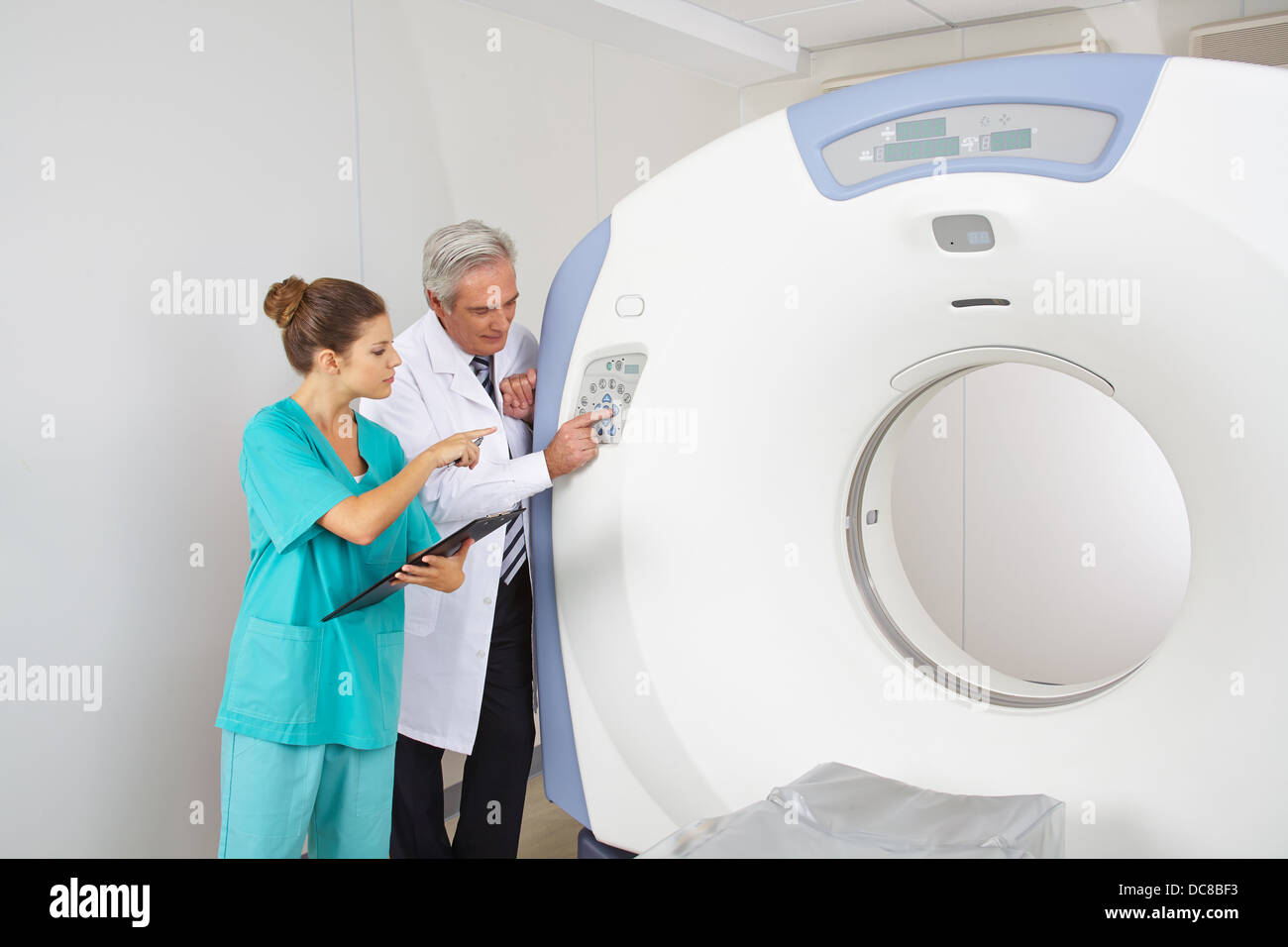 Mri hospital doctor hi-res stock photography and images - Alamy