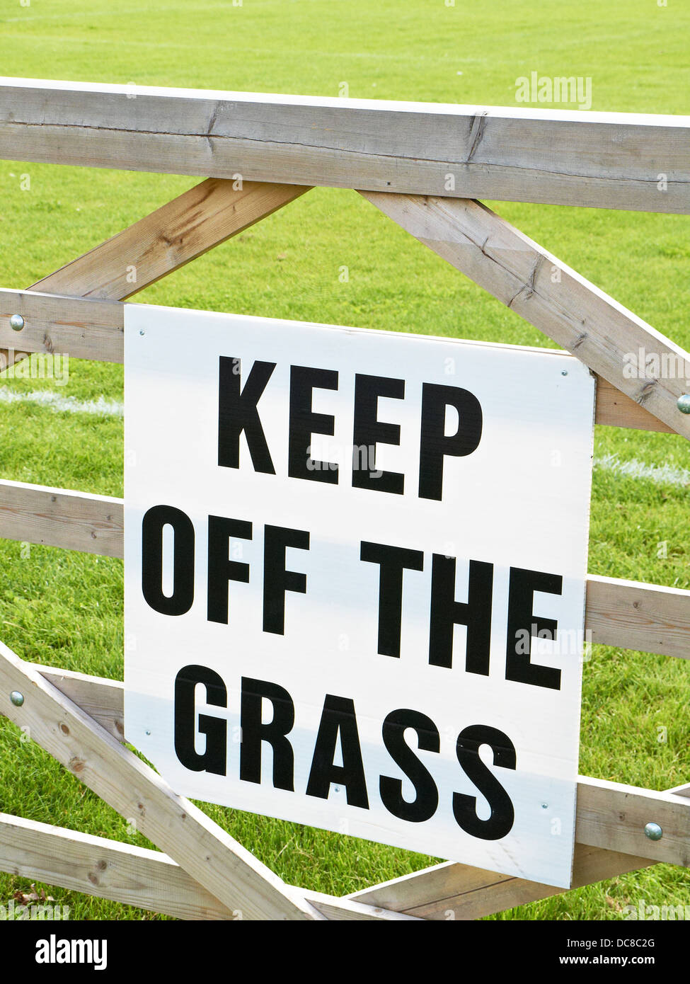 Keep off the grass sign Stock Photo - Alamy