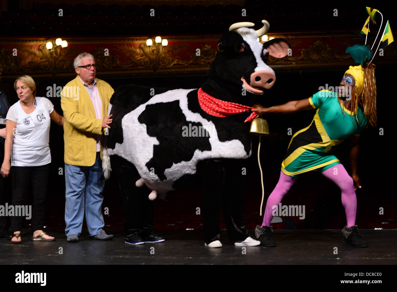 Pantomime cow hi-res stock photography and images - Alamy