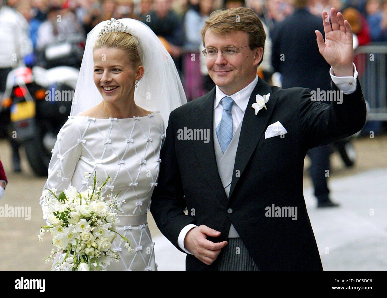 (dpa) - Dutch Prince Johan Friso (R) and his bride Mabel Wisse Smit ...