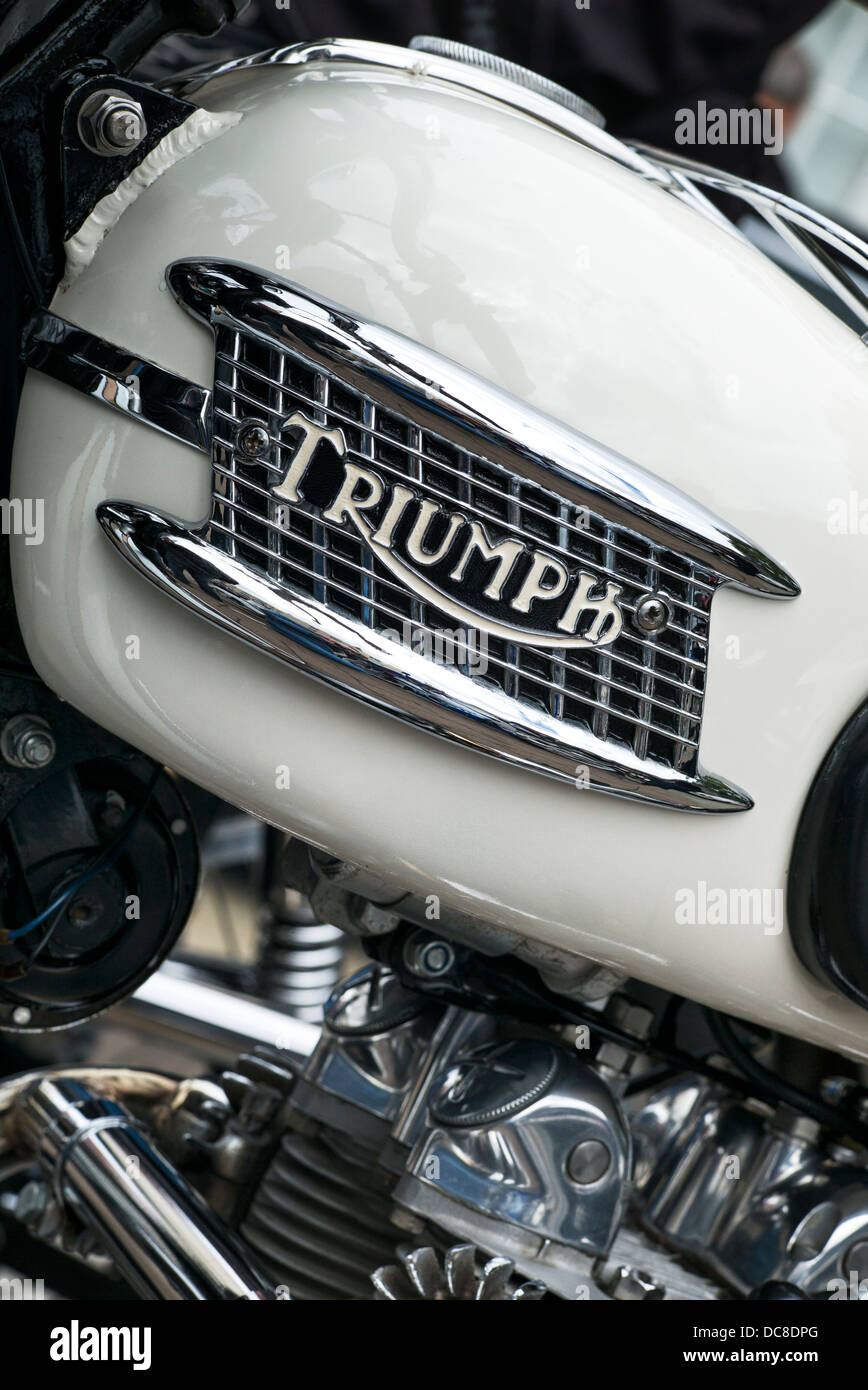 Vintage triumph motorcycle hi-res stock photography and images - Alamy