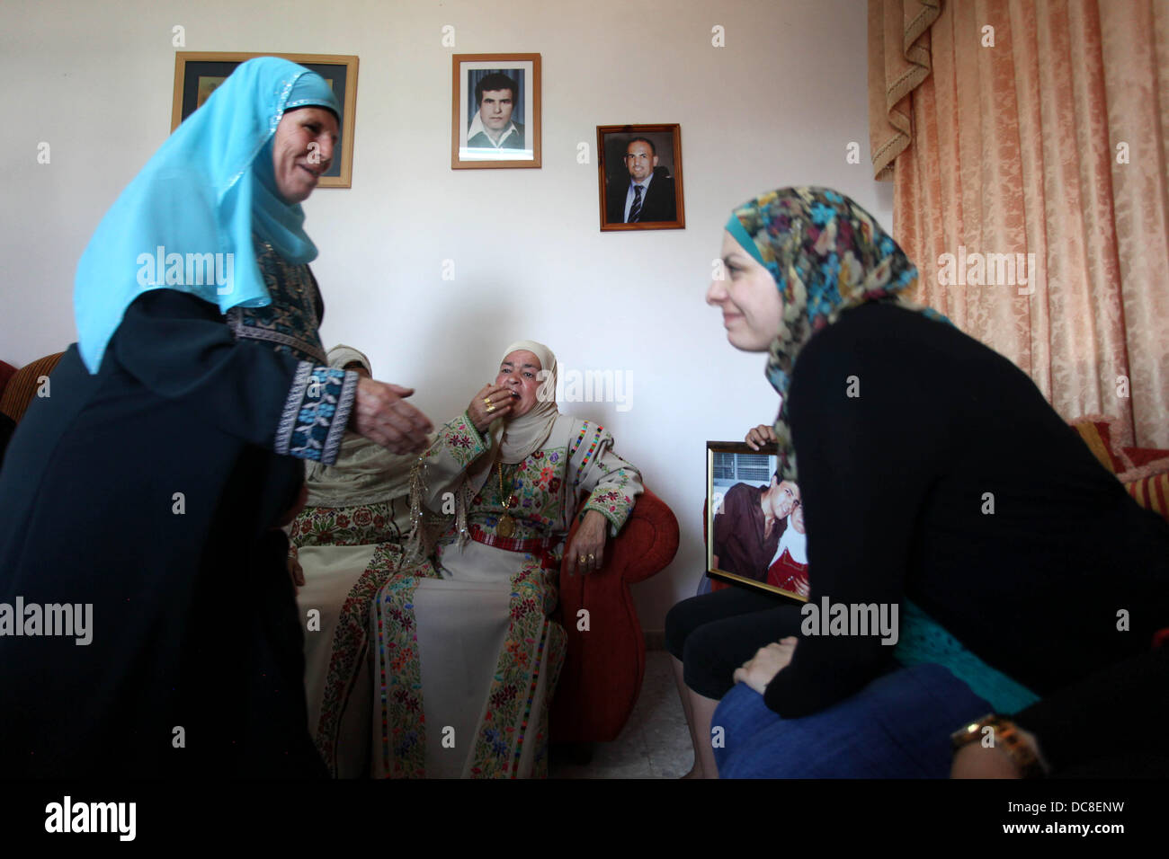 Ramallah, West Bank, Palestinian Territory. 12th Aug, 2013. Ne'ma Mansour (C), the mother of ...