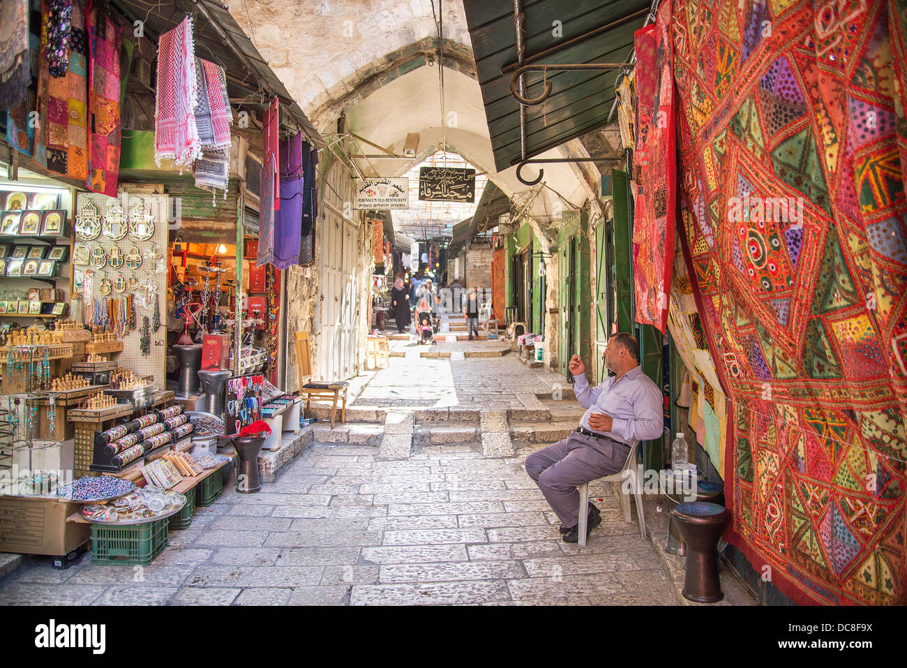 souk market in jerusalem old town israel Stock Photo - Alamy
