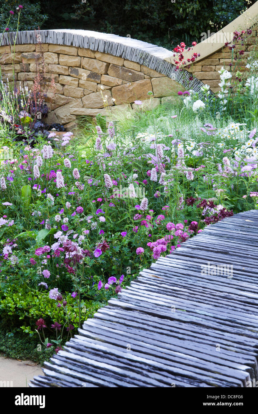 Slate dry stone walls surround hi-res stock photography and images - Alamy
