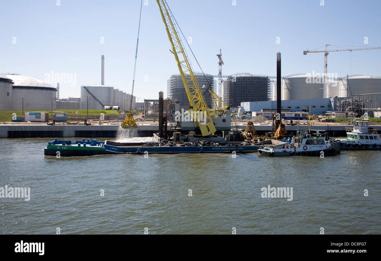 Dredging port docks hi-res stock photography and images - Alamy