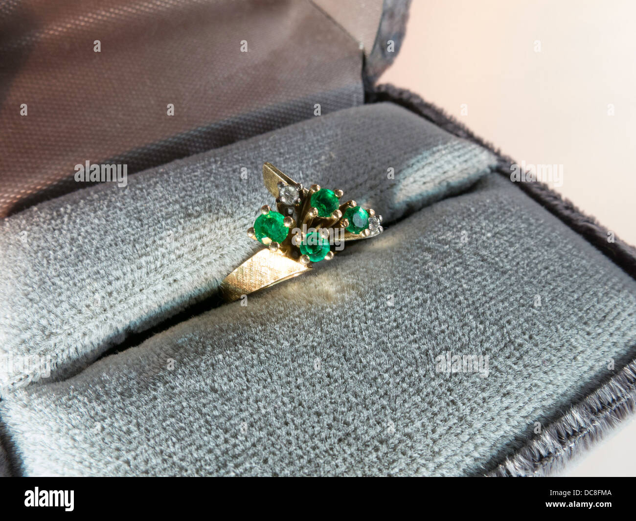 Emerald ring hi-res stock photography and images - Alamy