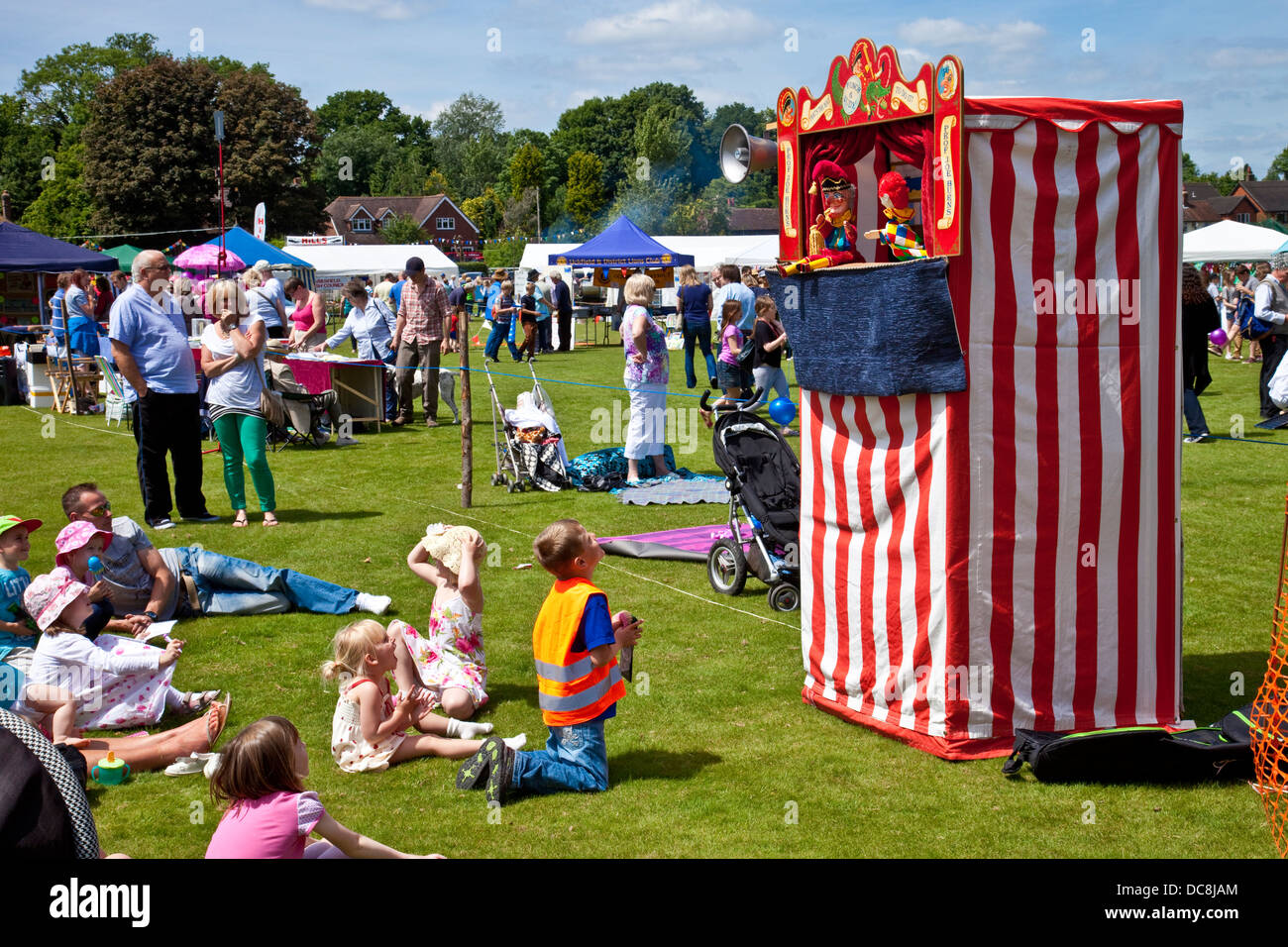 Punch and Judy Show, Nutley Village Fete, Nutley, Sussex, England Stock ...