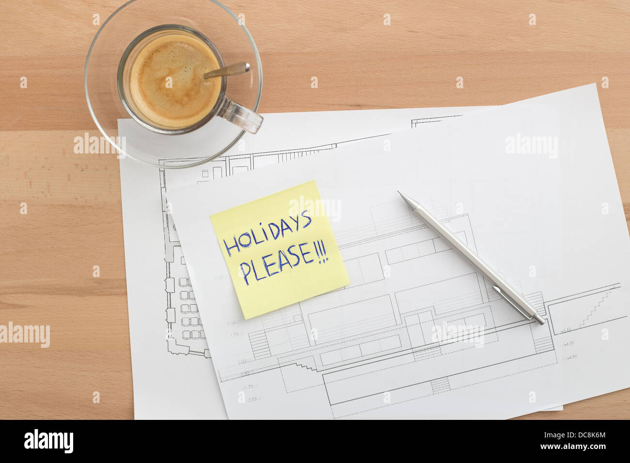 Holidays please written on a post-it at work overview Stock Photo - Alamy