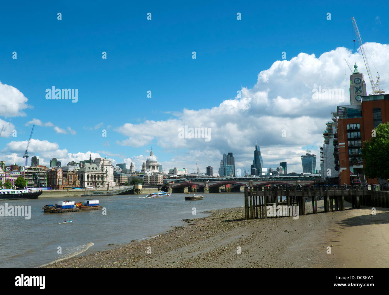 London sandy beach hi-res stock photography and images - Alamy