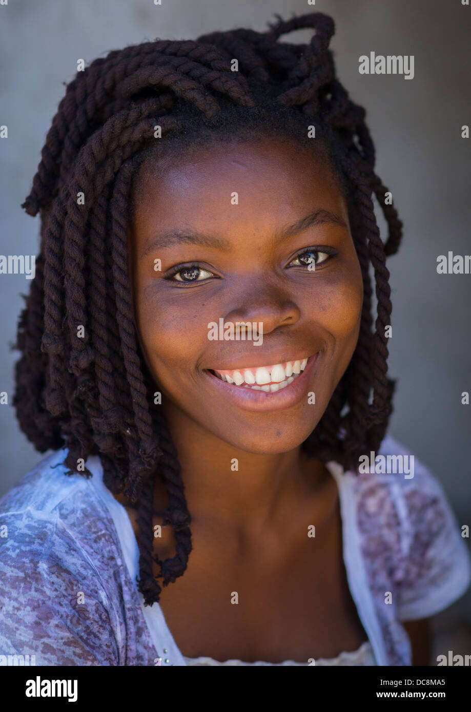 Woman ilha mocambique mozambique hi-res stock photography and images ...