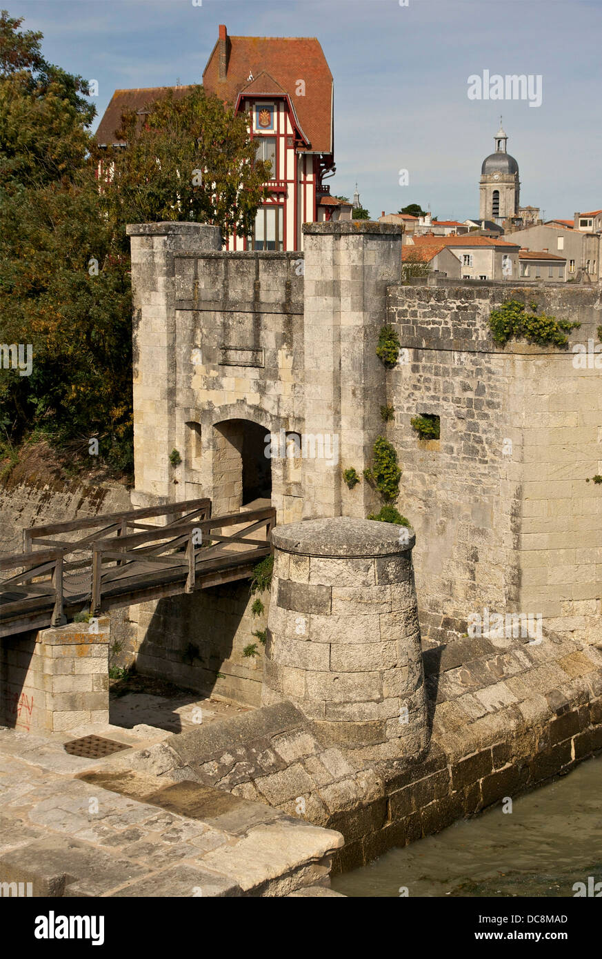 The Porte des Deux-Moulins ("two-mills gate") in La Rochelle, Charente ...