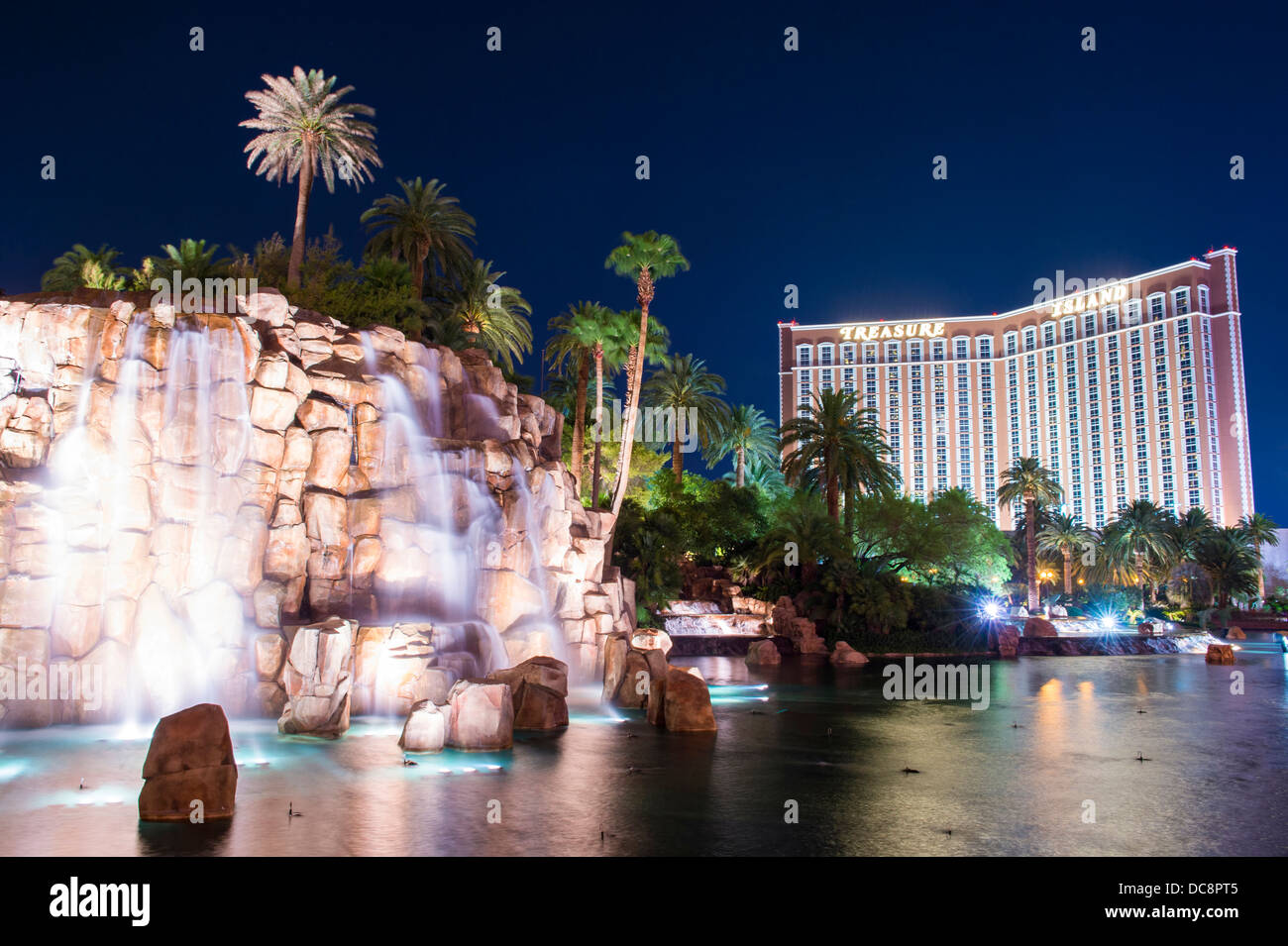 The Mirage Hotel artificial volcano in Las Vegas Stock Photo - Alamy