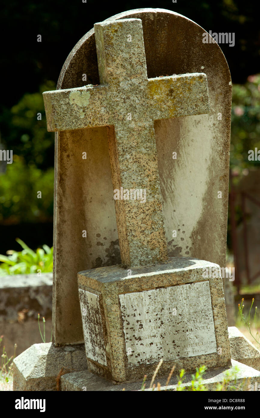 Old tombstone hi-res stock photography and images - Alamy