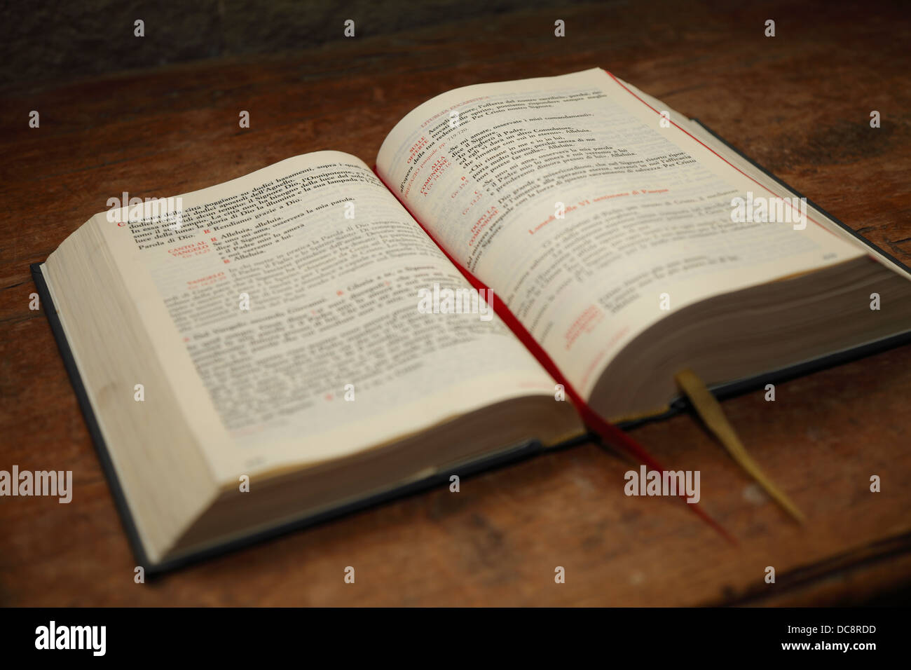 The Holy Bible book Stock Photo - Alamy
