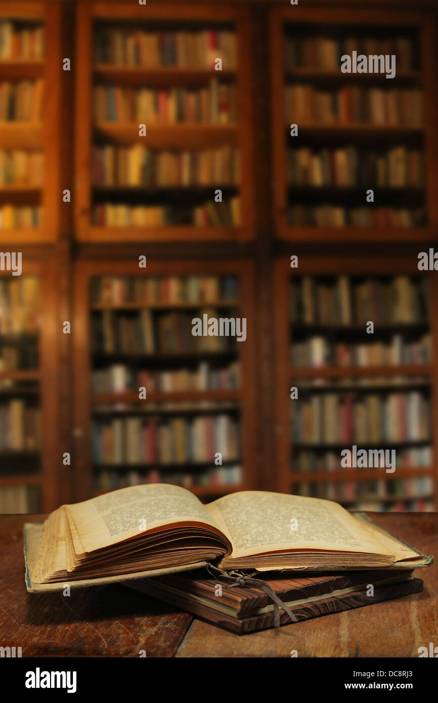 Old library interior hi-res stock photography and images - Alamy