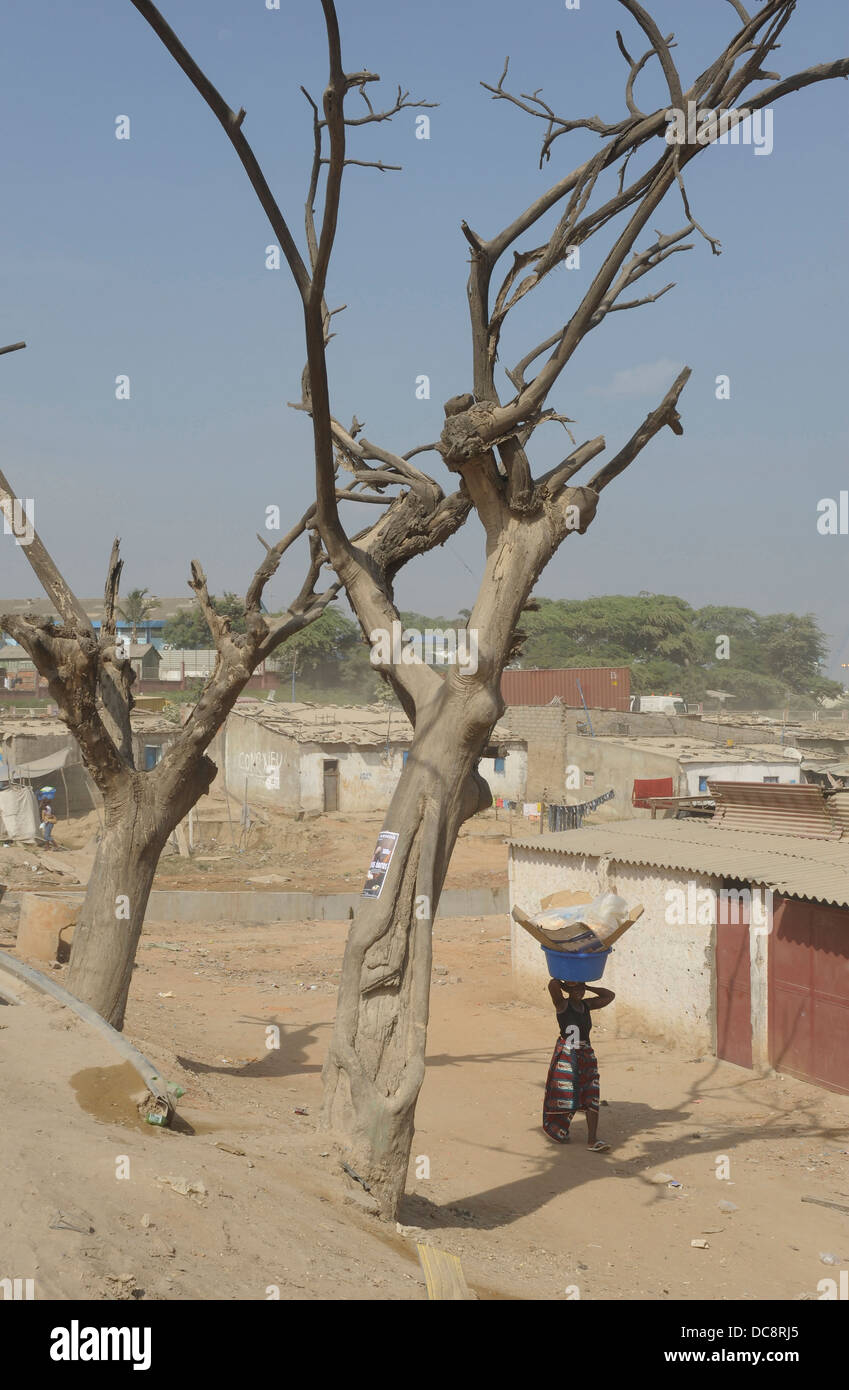 Streets luanda hi-res stock photography and images - Alamy