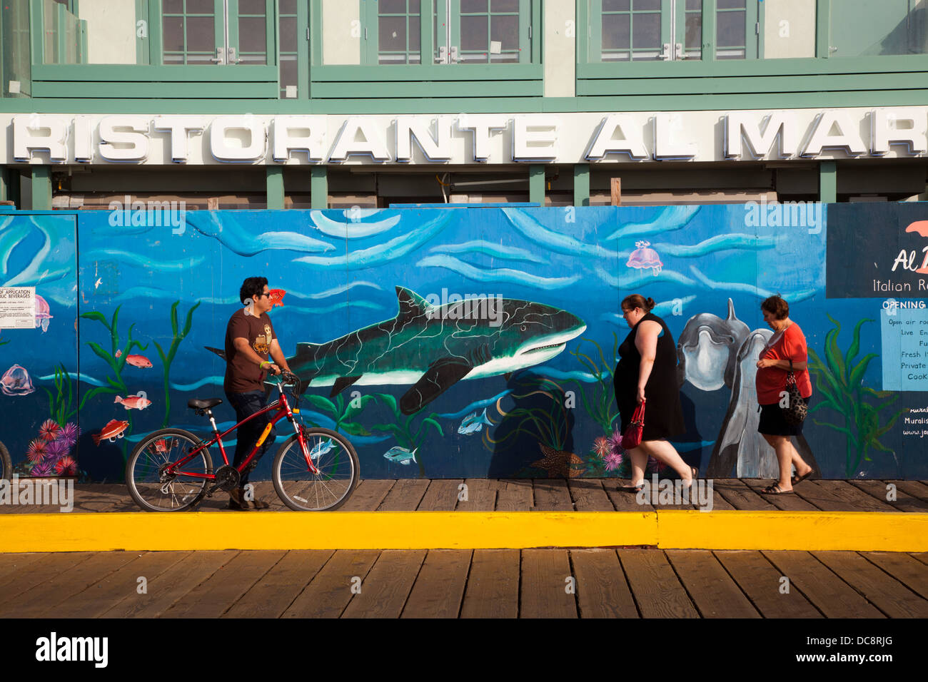 Los angeles mural animals hi-res stock photography and images - Alamy